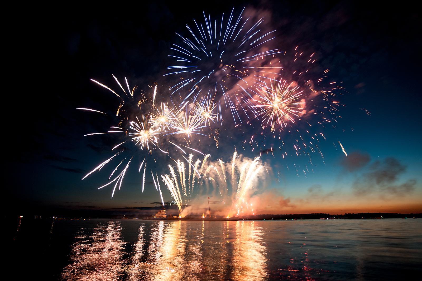 How To Snap Spectacular Fourth of July Fireworks This Summer | PetaPixel