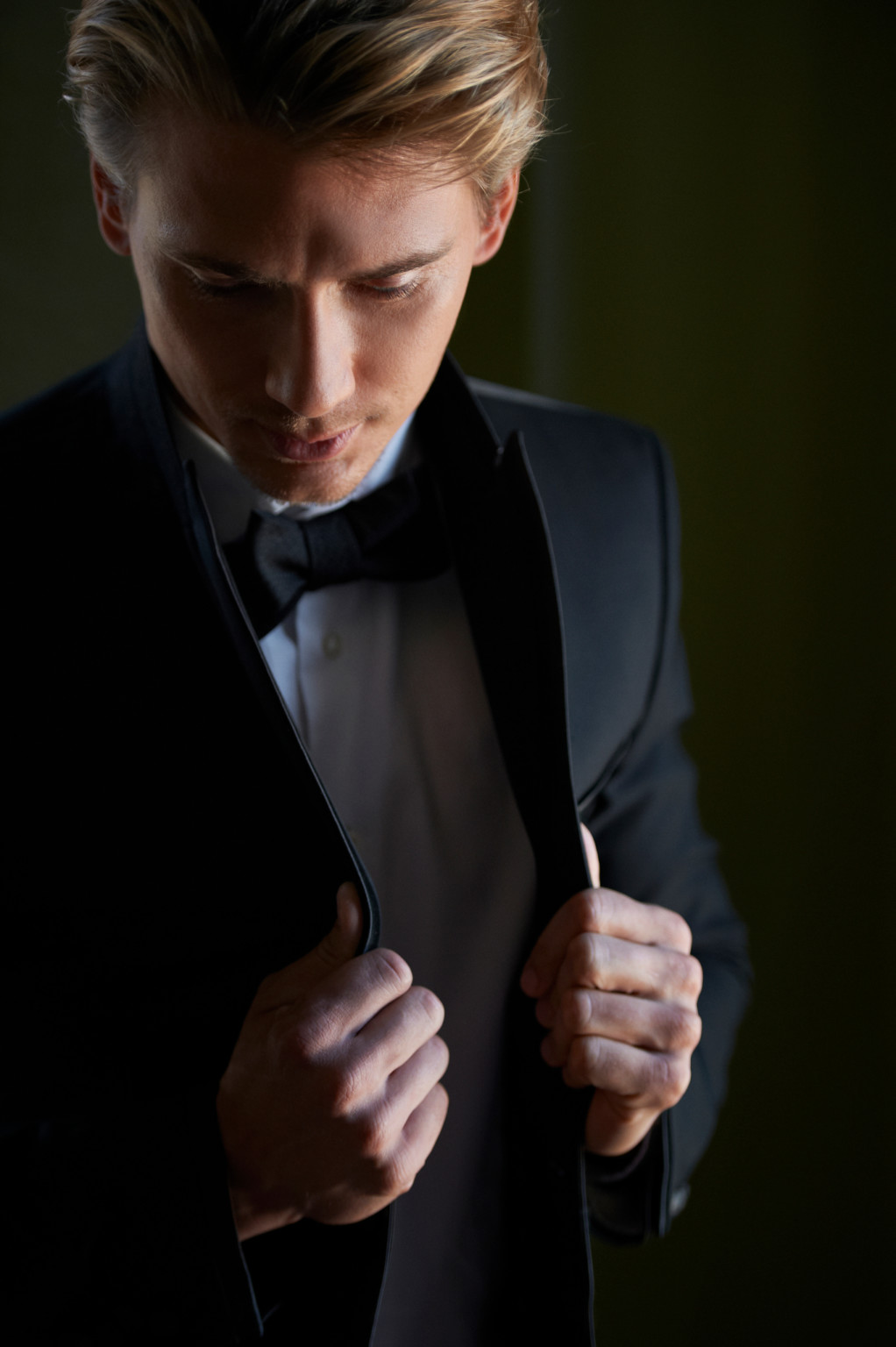 How to Pose Men for Natural-Looking Portraits: A Detailed Tutorial ...