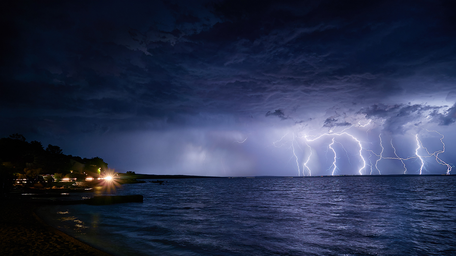 Venus Optics Unveils Automatic Aperture Version of 7.5mm f/2 MFT ...