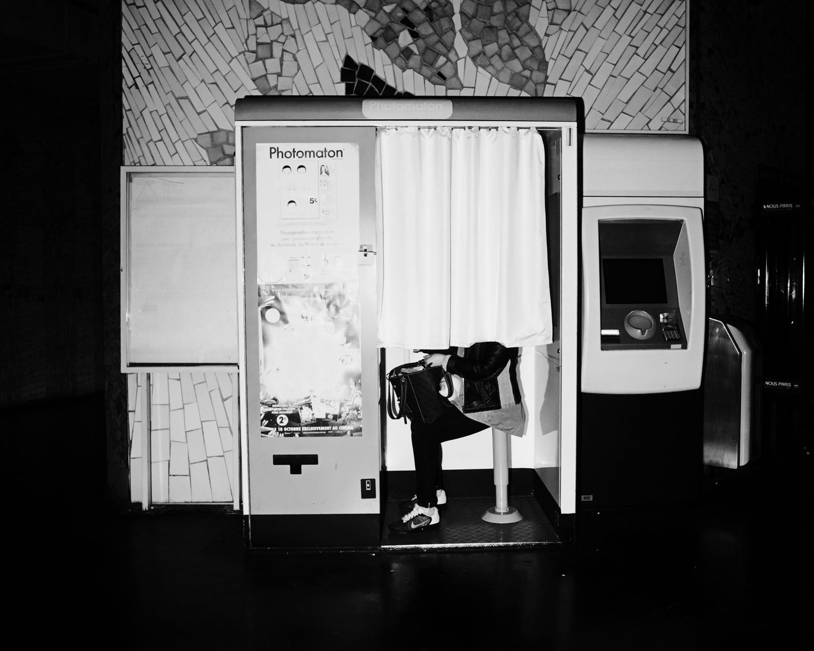 Using an Infrared Flash for Stealthy Street Photography | PetaPixel