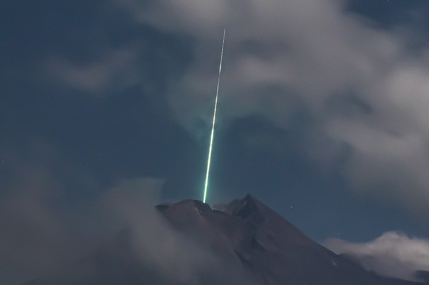 Photographer Captures Shooting Star Falling 'Into' Volcano | PetaPixel