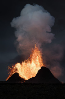 My Journey in Photographing Iceland's Volcano Eruption Over 10 Weeks ...