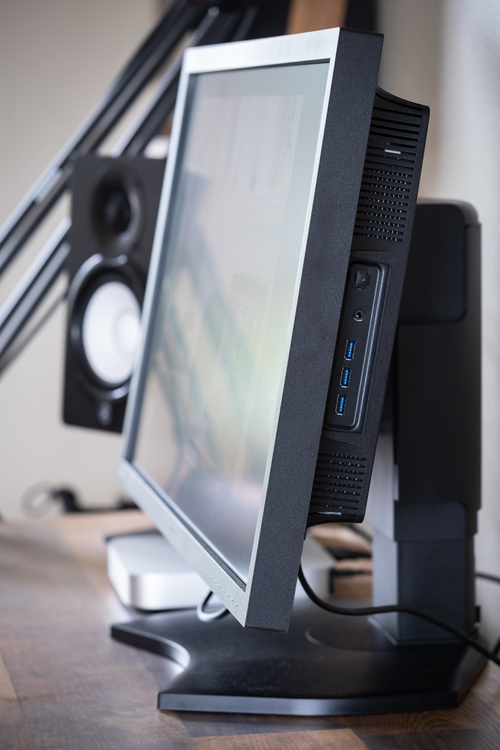NEC PA311D Monitor Review: Extreme Color Accuracy for Professional ...
