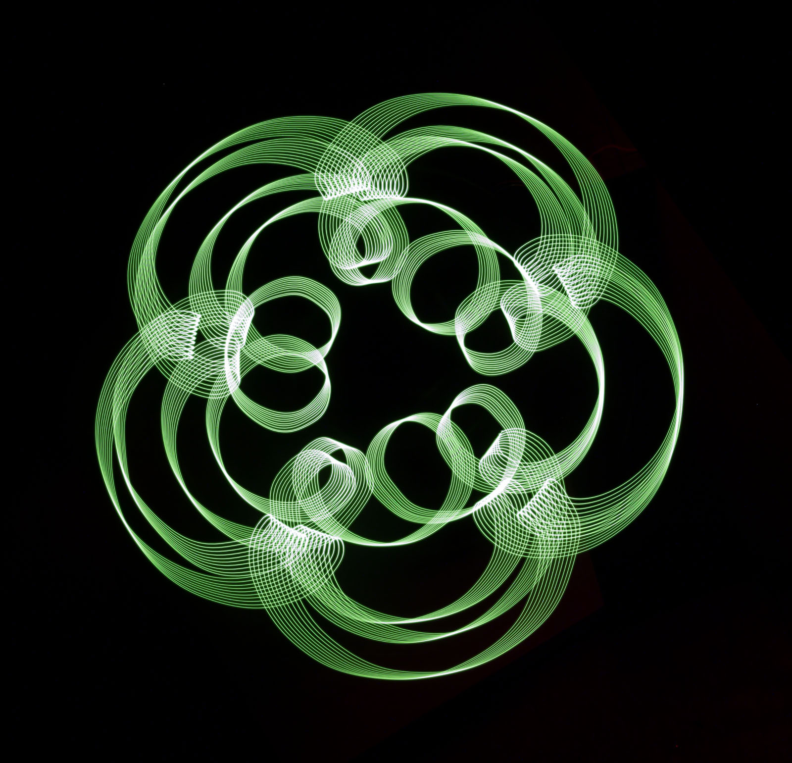Light Painting Photos with a Geometric Drawing Machine | PetaPixel