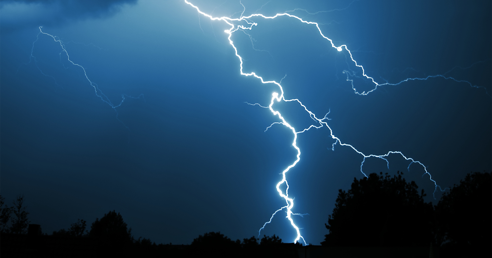 Teens Snap Selfie At Exact Moment They’re Struck by Lightning | PetaPixel