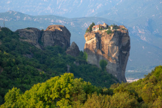 Top 5 Places to Photograph in Meteora, Greece | PetaPixel