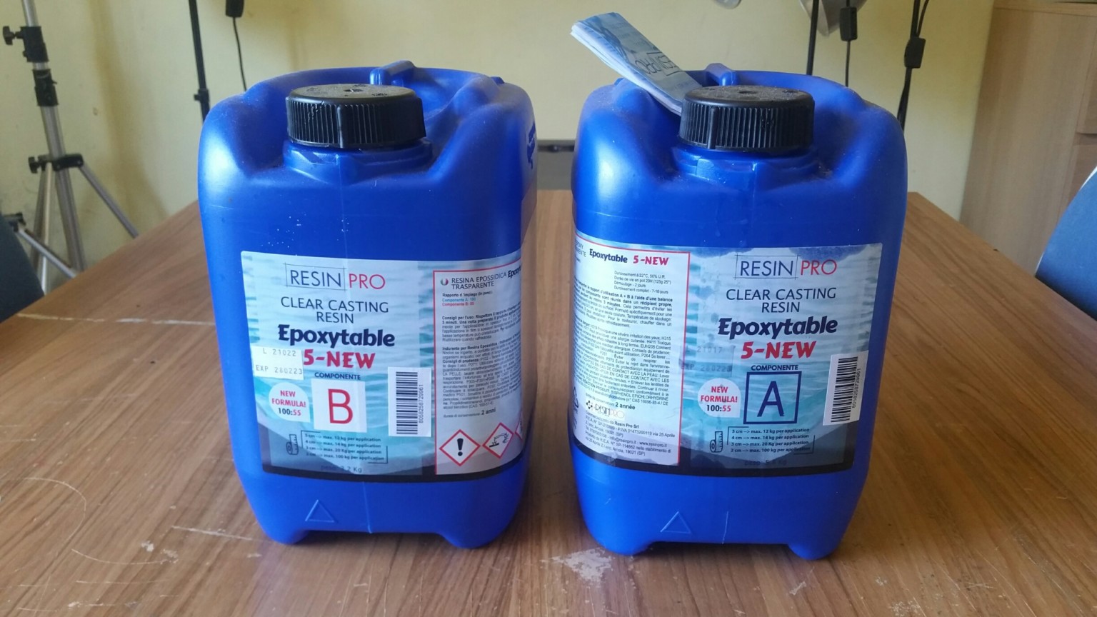 Photographer Makes DIY Lenses with Cake Molds and Epoxy | PetaPixel