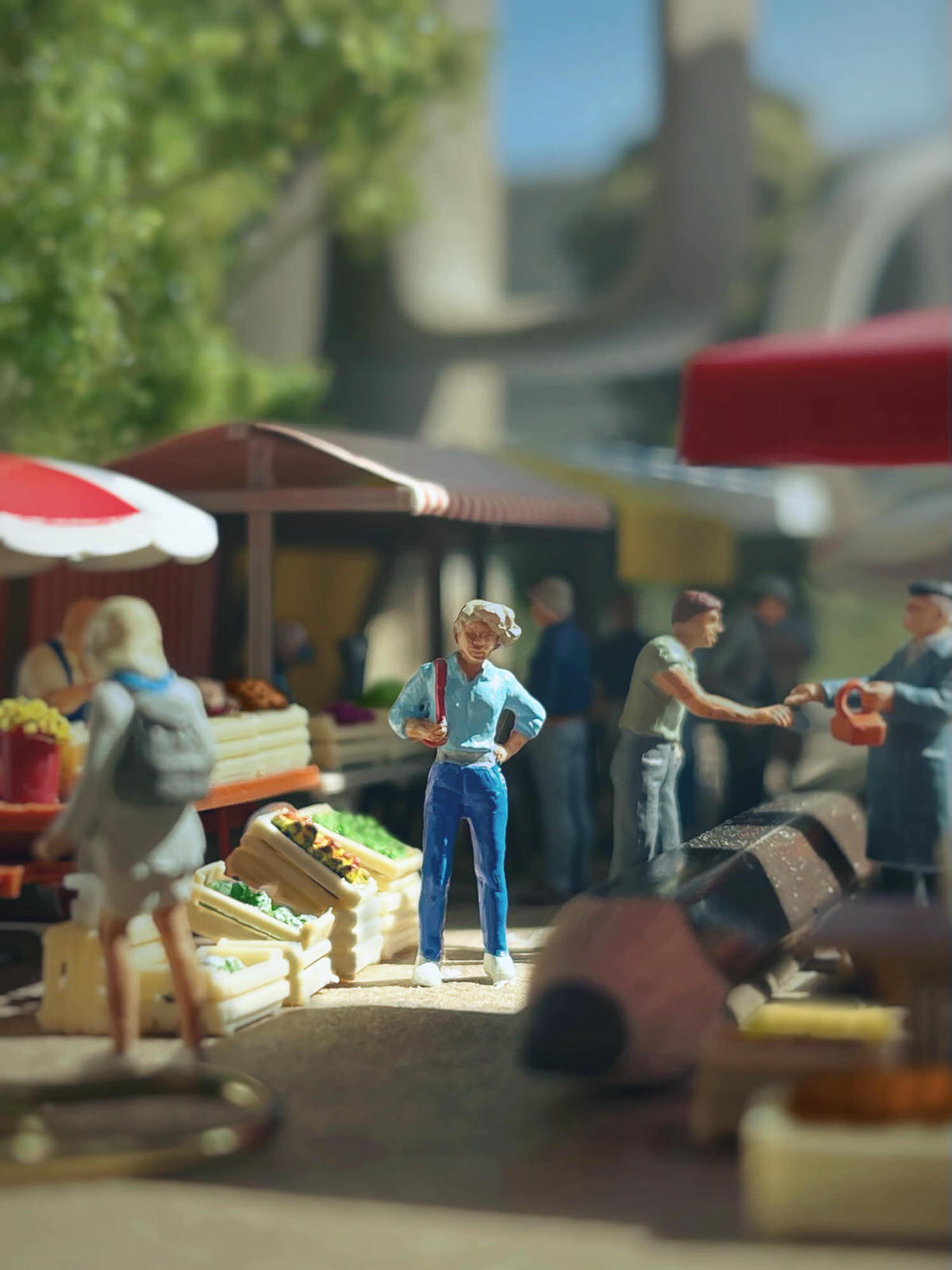 iPhone Photographer Captures Miniatures Staged in Intricate Scenes ...