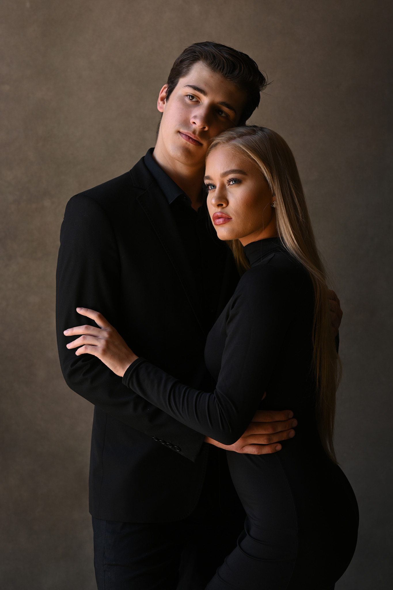 How to Photograph Couples With Height Difference | PetaPixel