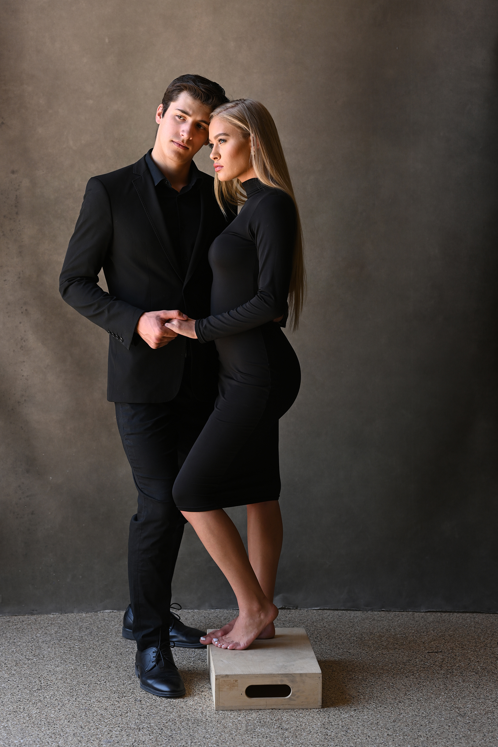 How to Photograph Couples With Height Difference | PetaPixel