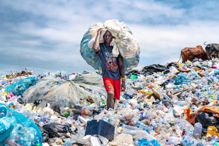 Eye-Opening Photos Show How Plastic Waste is Polluting Our Planet ...