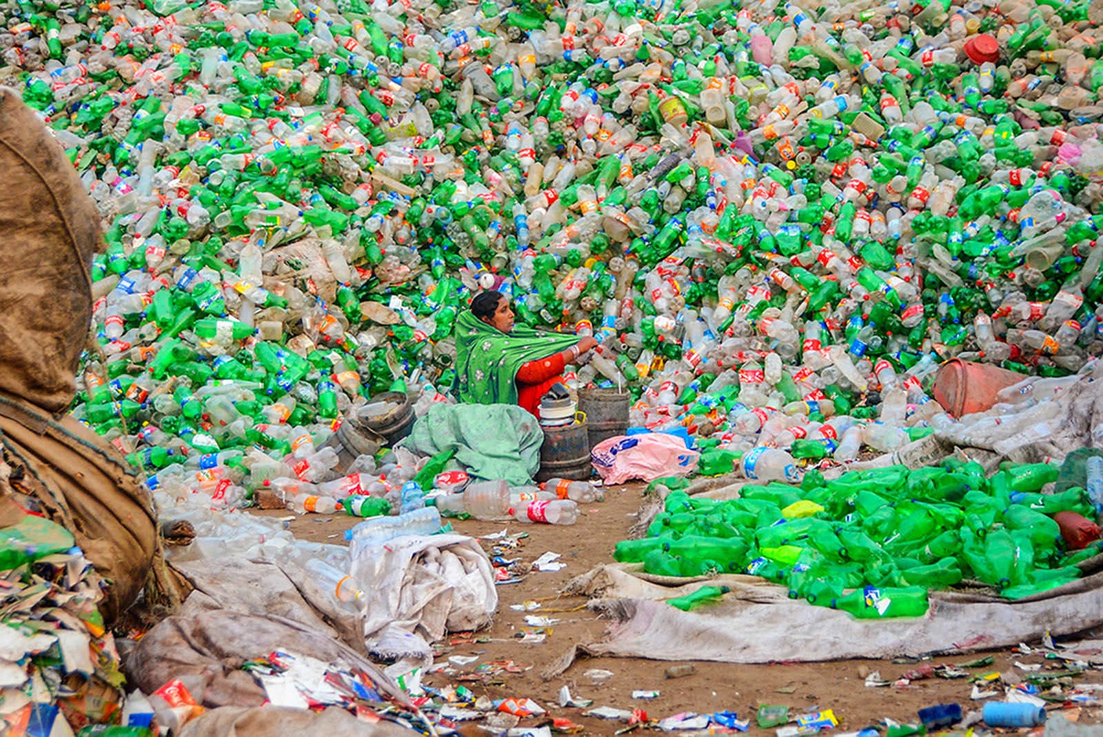 Eye-Opening Photos Show How Plastic Waste is Polluting Our Planet ...