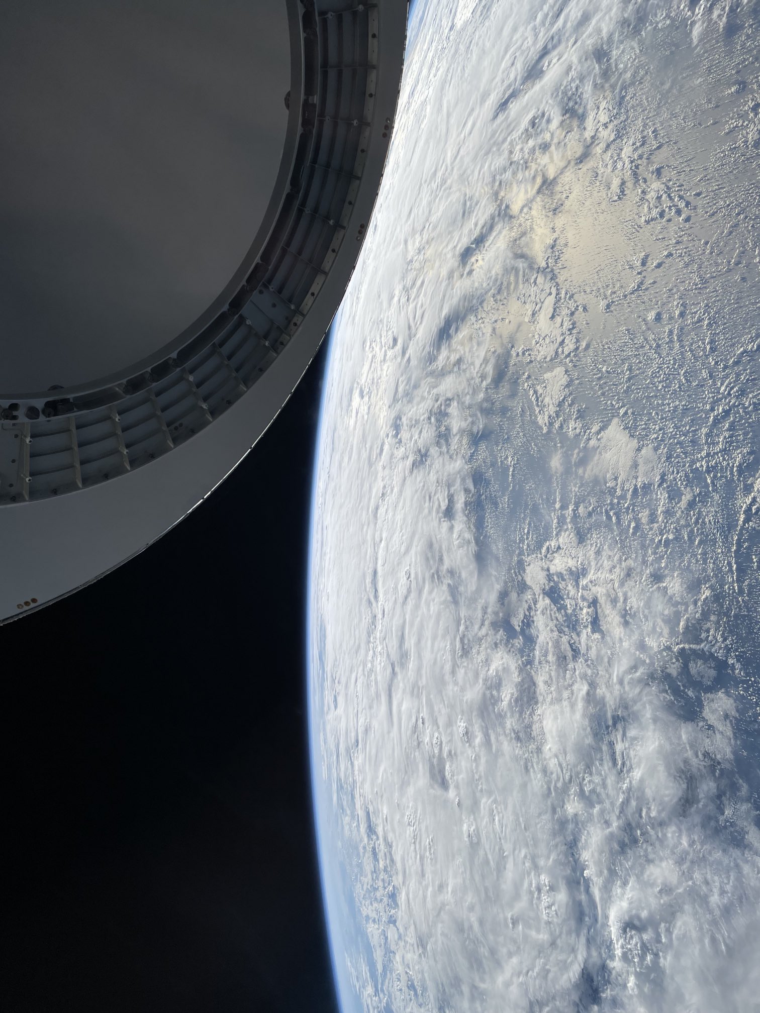 SpaceX Astronaut Captures Stellar Photo of Earth, Shot on iPhone ...