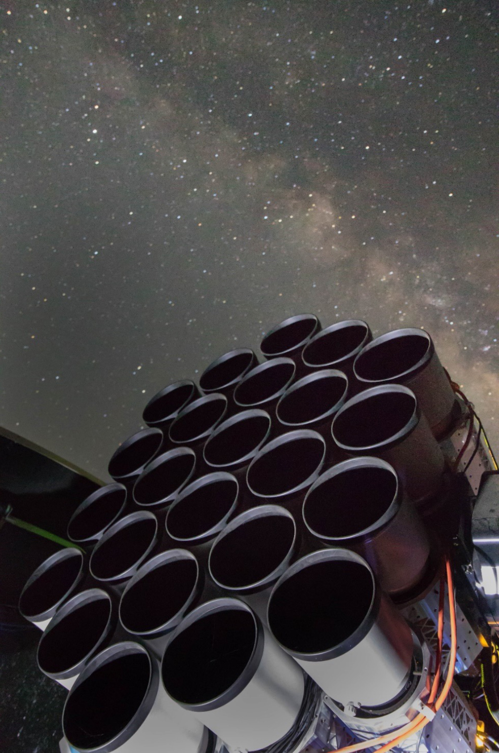 Researchers Bundle 24 400mm Lenses into Massive Telescope Array | PetaPixel