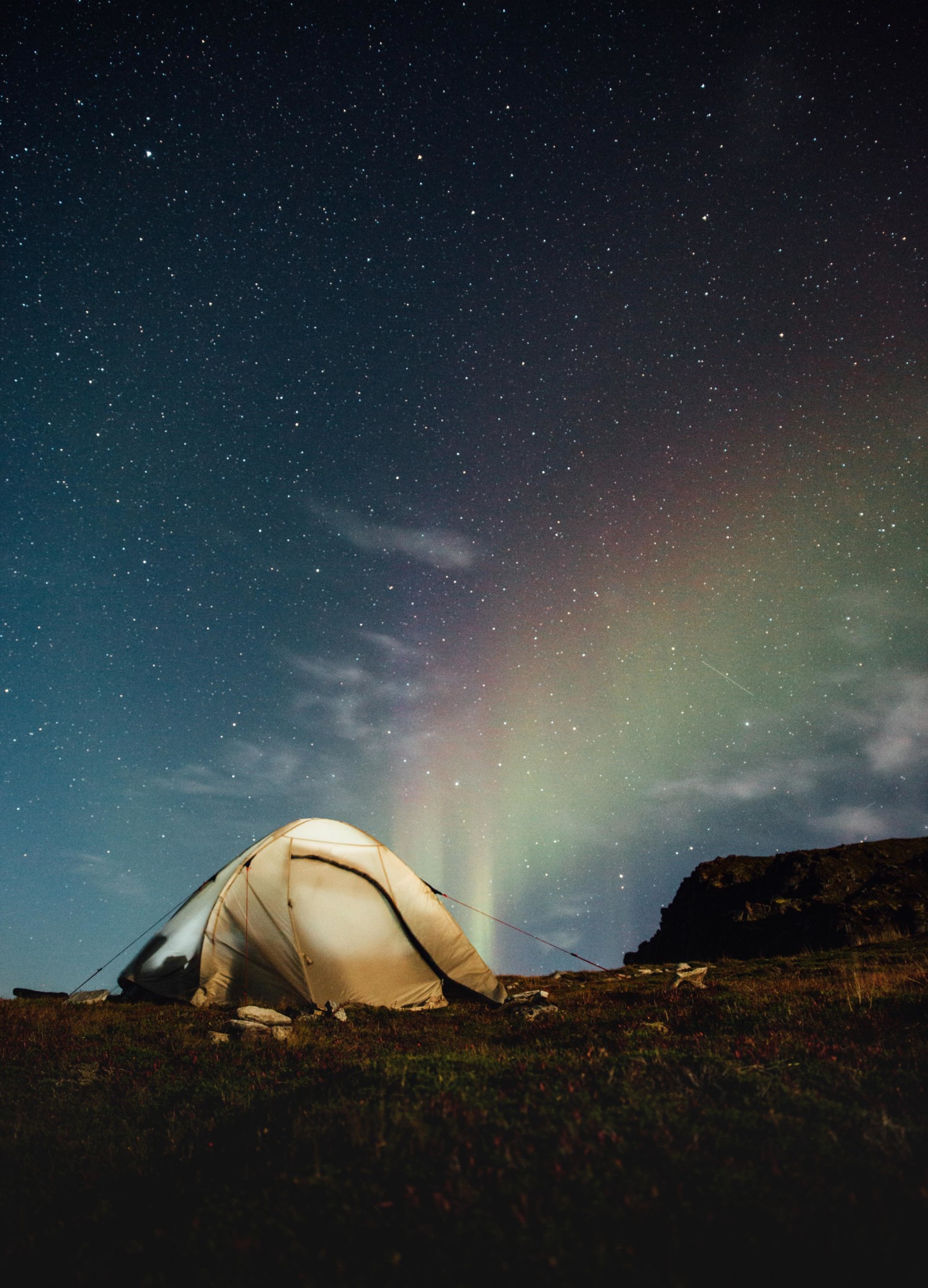 Photographer Captures NASA Rocket Flying Over the Northern Lights ...