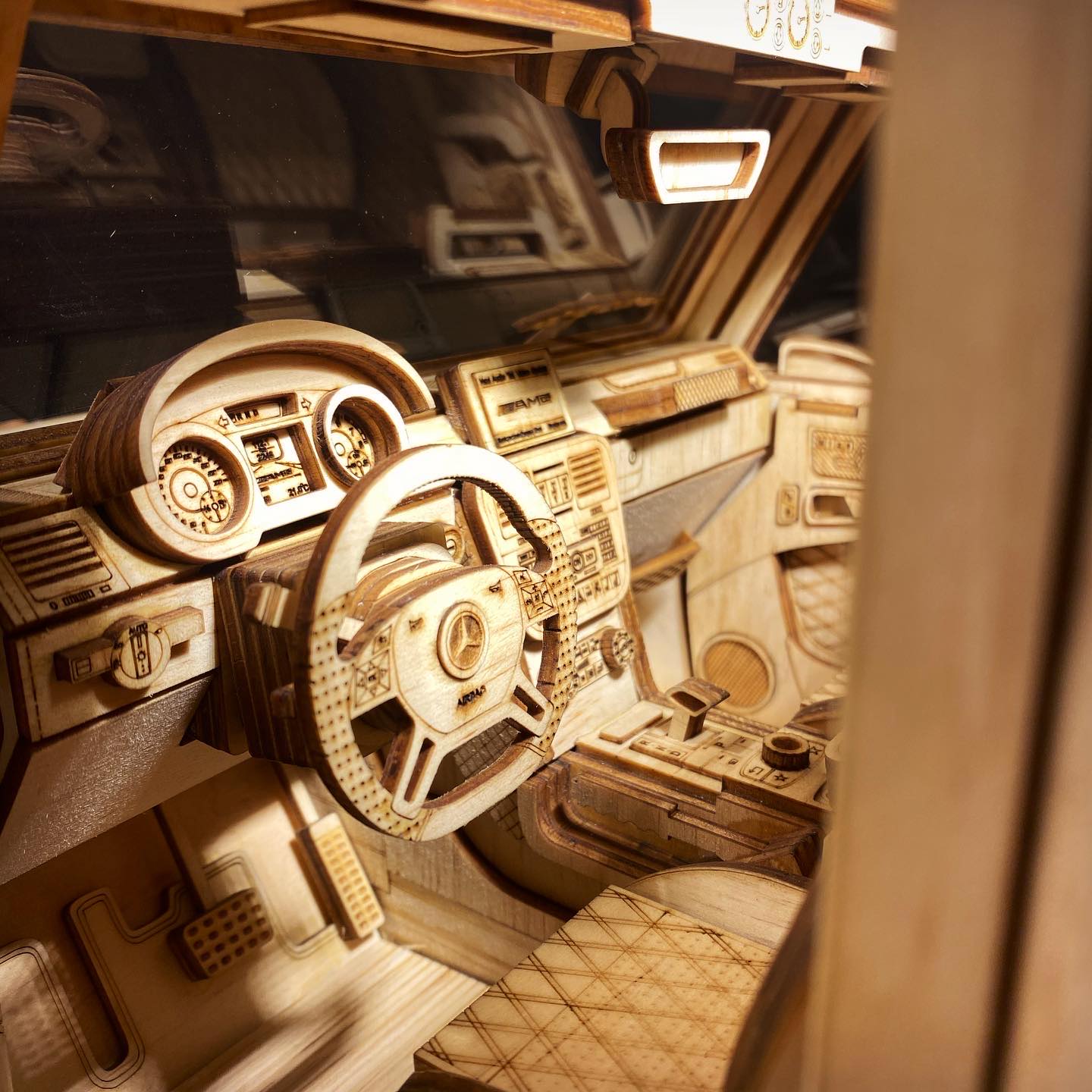 This Talented Artist Custom Makes Incredibly Detailed Wooden Cameras ...