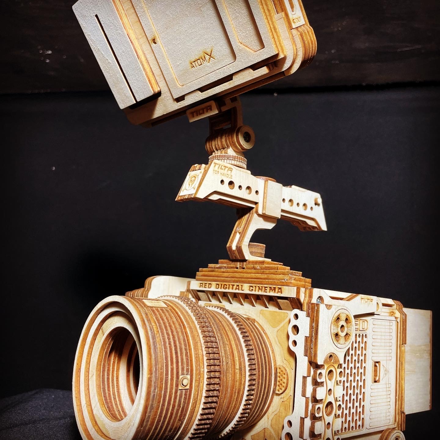 This Talented Artist Custom Makes Incredibly Detailed Wooden Cameras ...