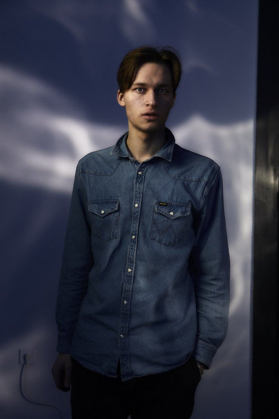 Portrait Photography Challenge: Shoot with a Flashlight and Phone ...