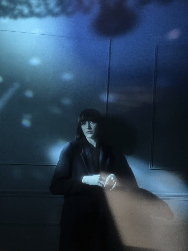 Portrait Photography Challenge: Shoot with a Flashlight and Phone ...