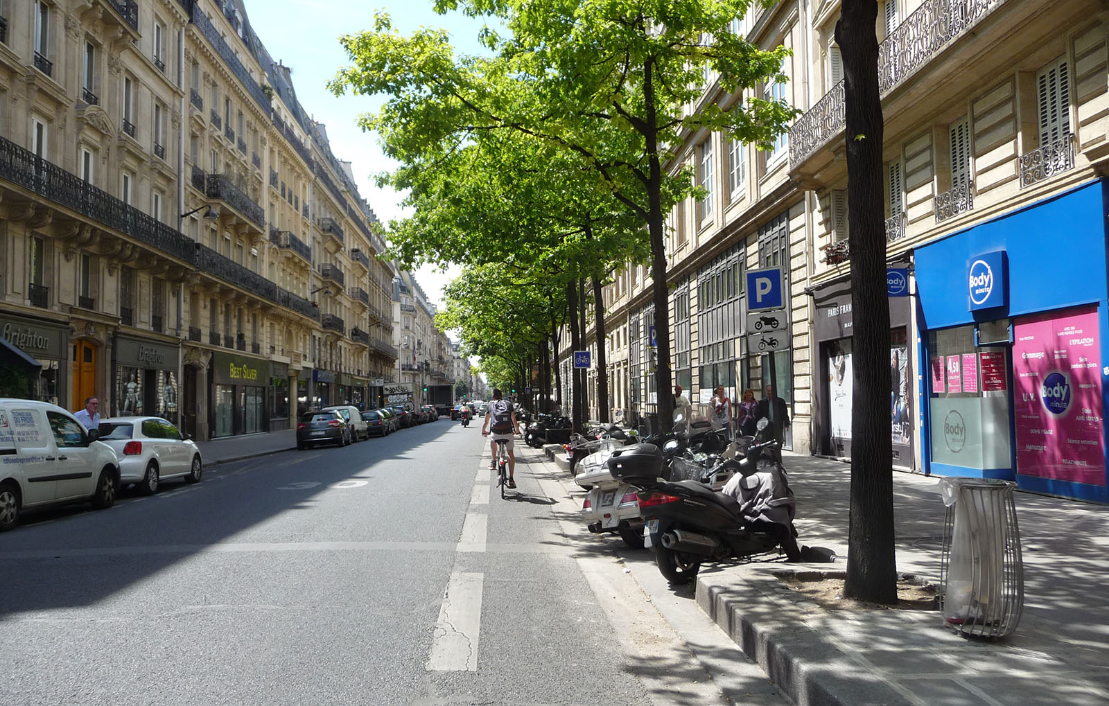 Photographer Freezes to Death on Busy Paris Street | PetaPixel