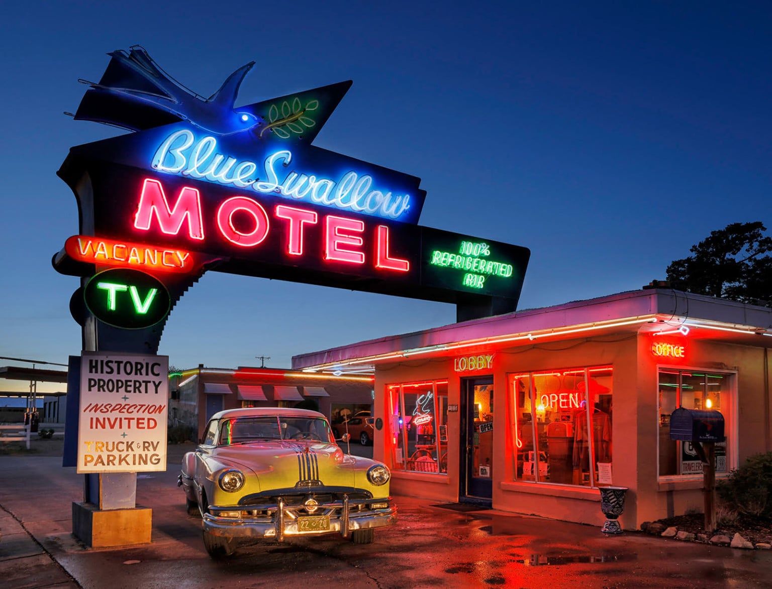 How Photographer Rick Sammon Shot the Blue Swallow Motel in HDR | PetaPixel