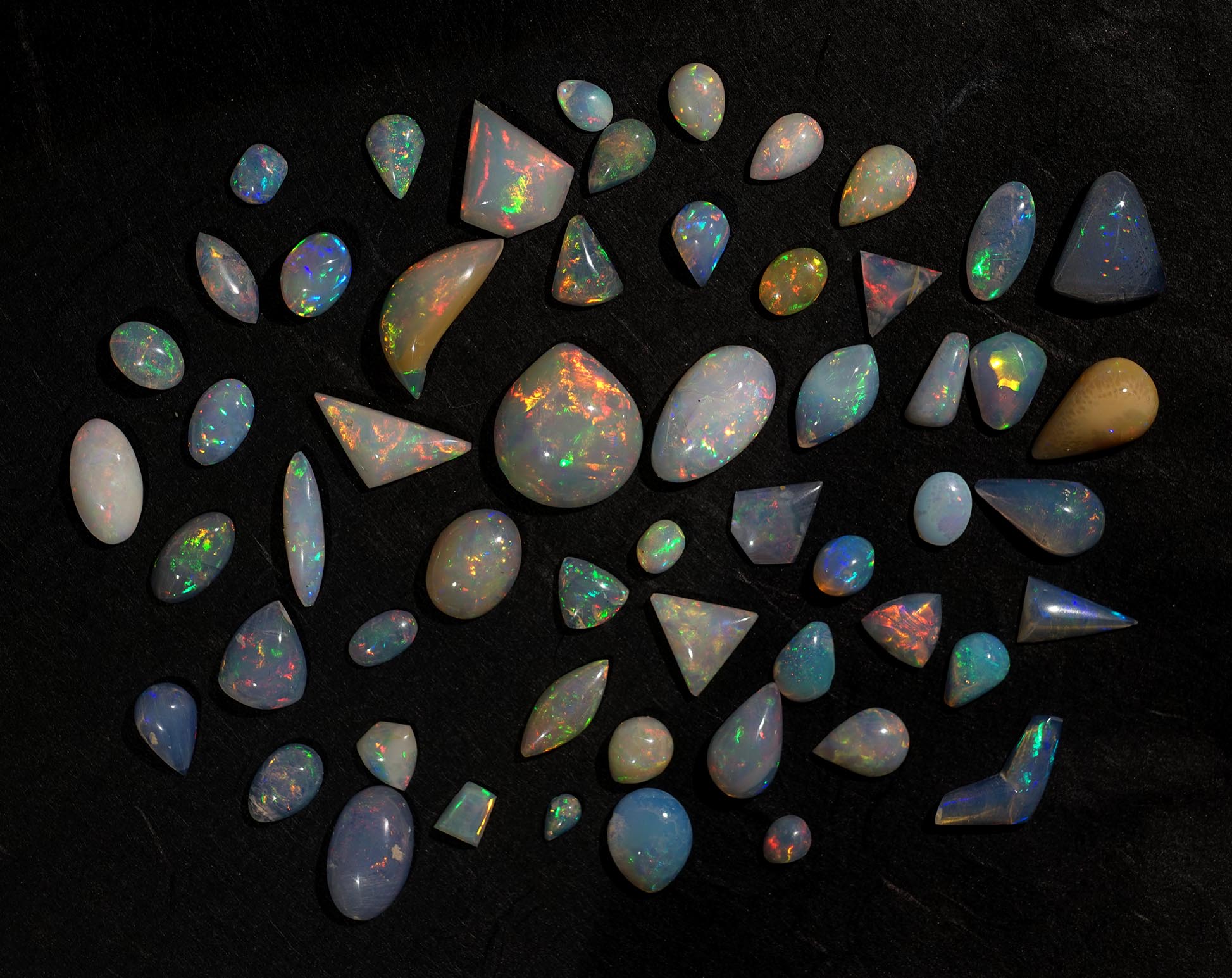 A Dazzling Macro Project Featuring the Dancing Light Reflected in Opals ...