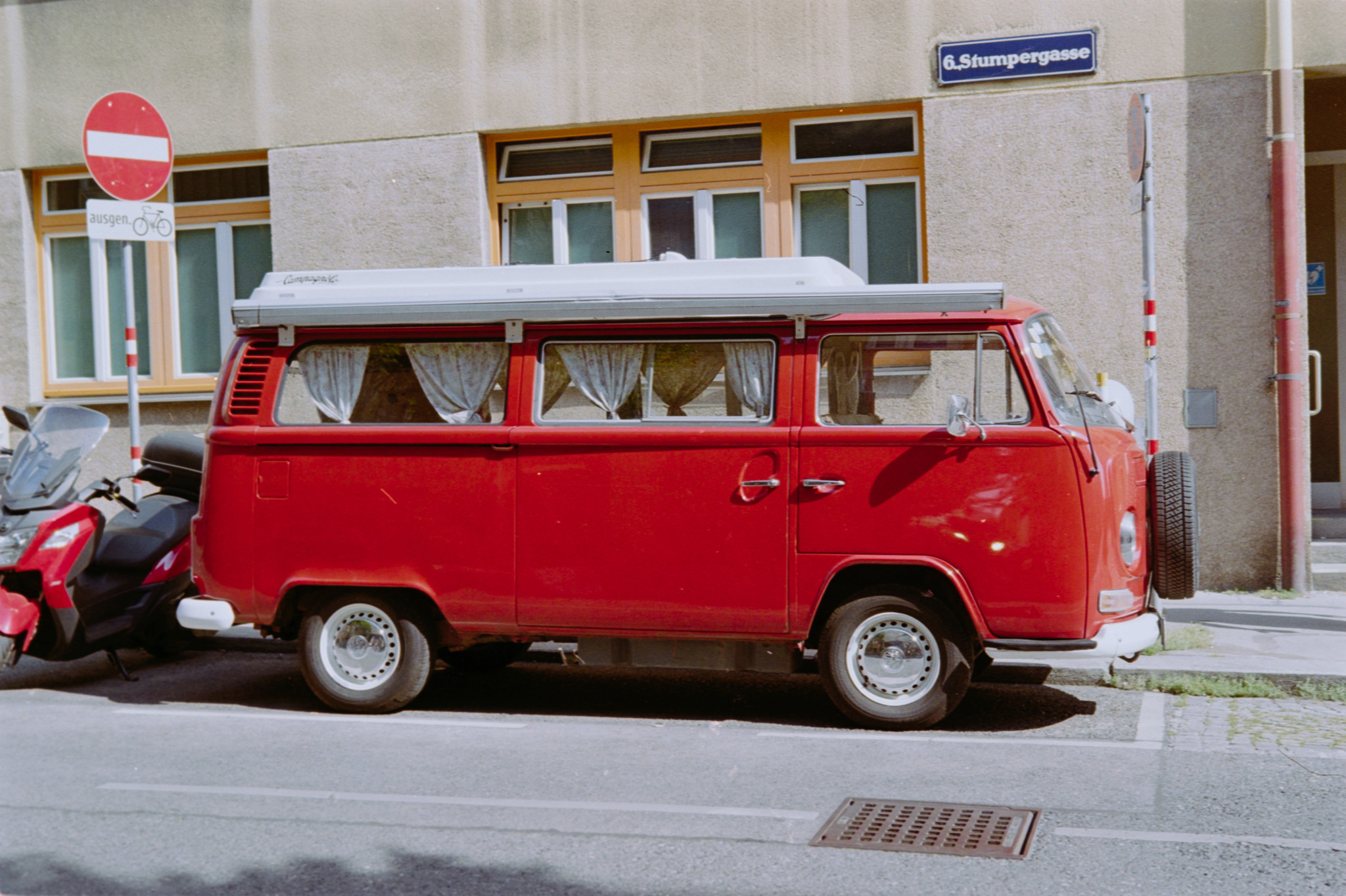 Lomography DigitaLIZA Max Lets You Scan Film With Your Smartphone ...