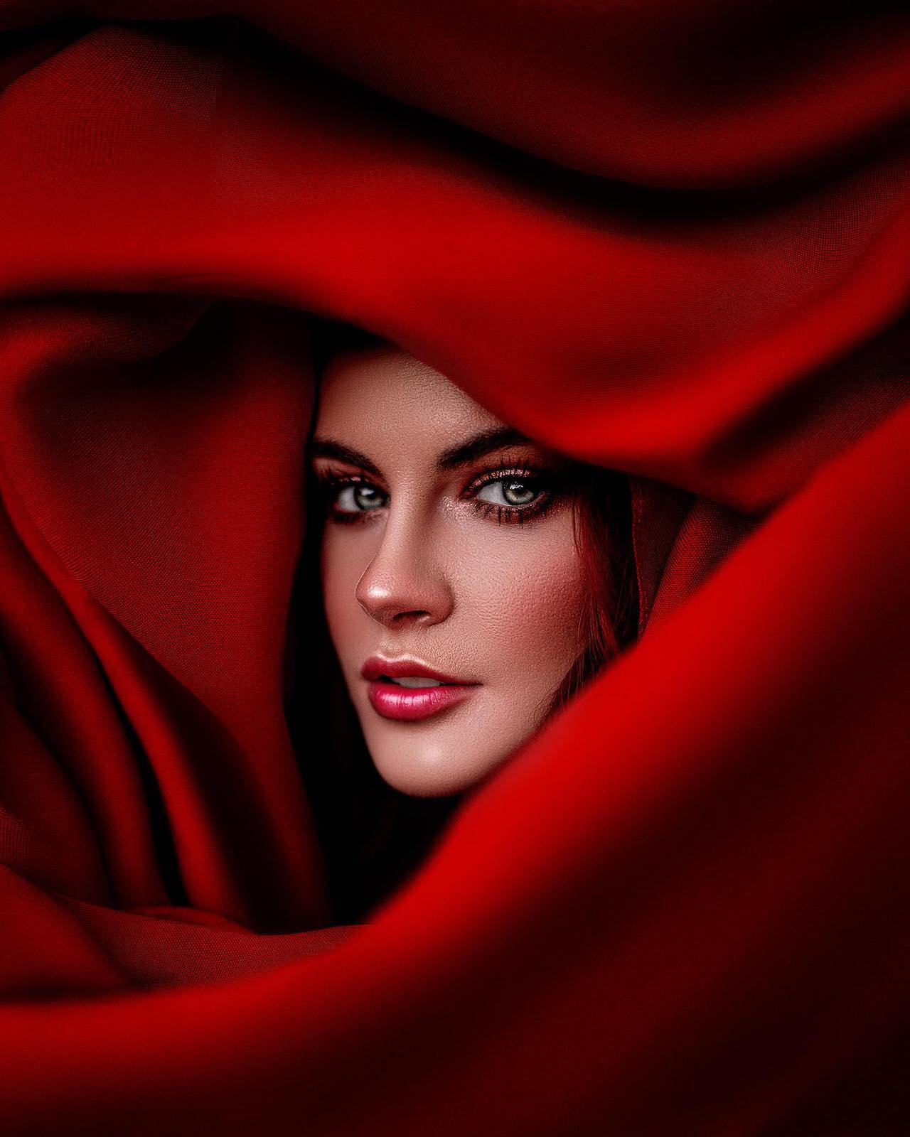 Photographer Reveals the Reality Behind His Creative Portraits | PetaPixel