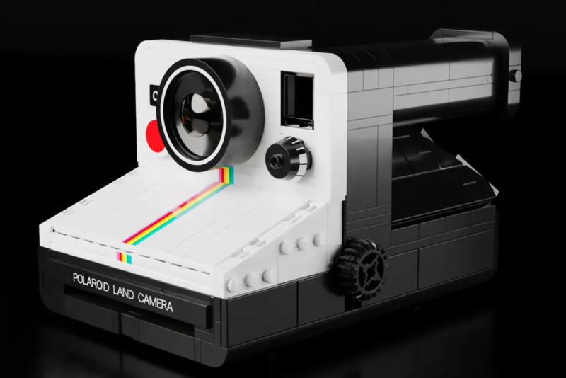 This LEGO Polaroid OneStep Camera Has a Functional Film Tray | PetaPixel
