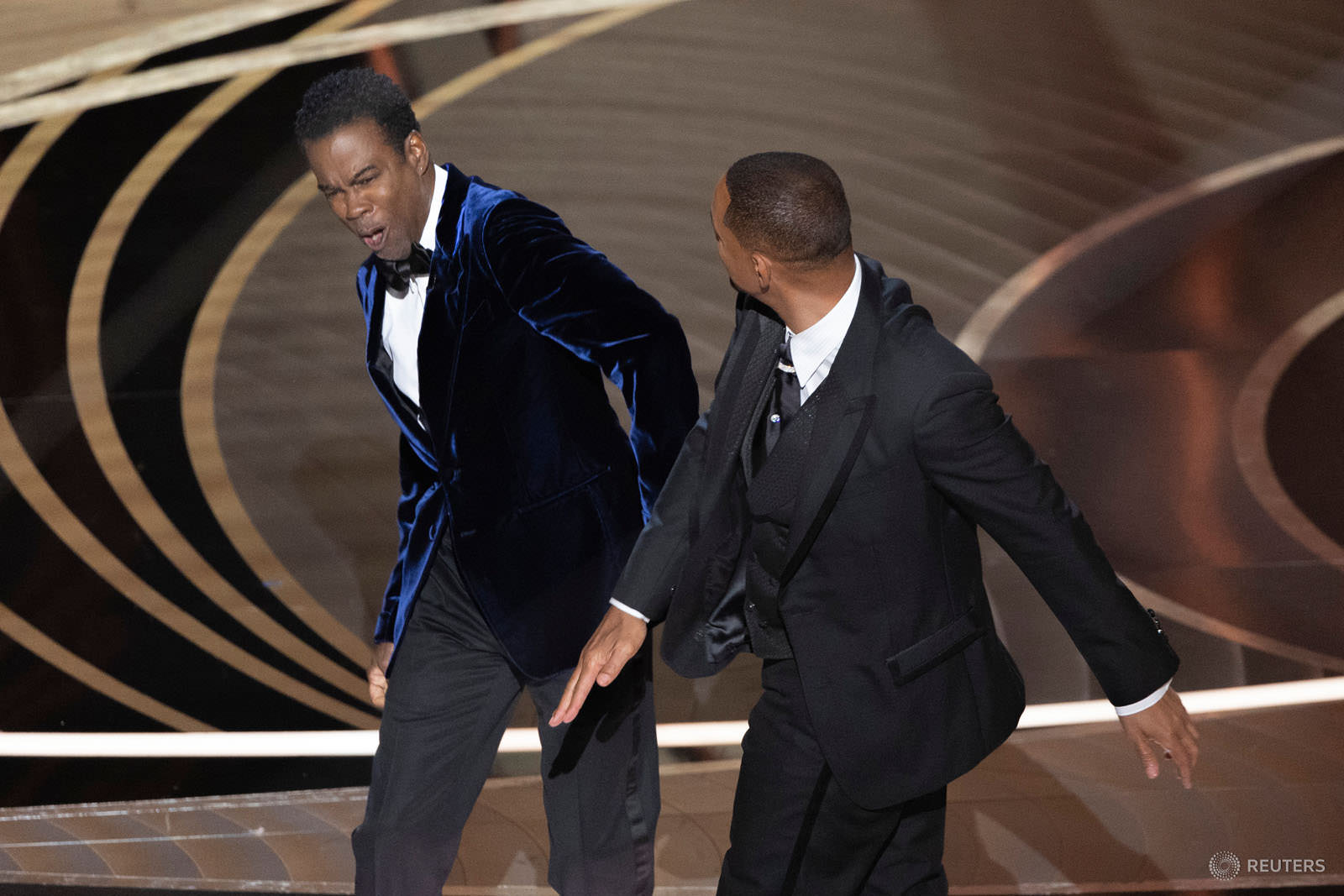 Behind the Viral Photos of Will Smith Slapping Chris Rock at the Oscars ...