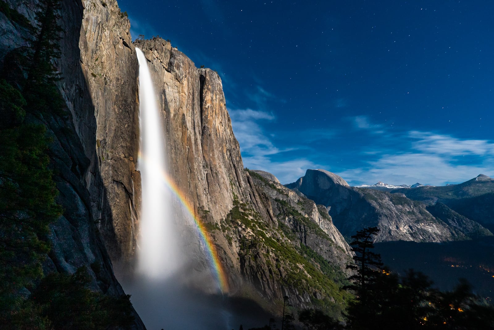 Photographing Moonbows at Night in Yosemite National Park | PetaPixel