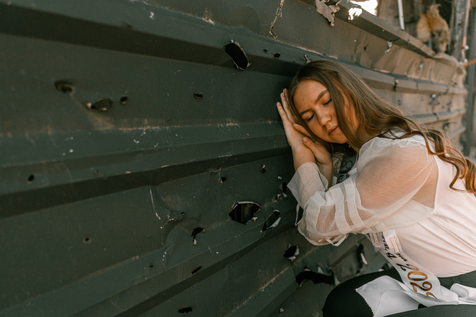 Ukrainian Students Pose for Grad Photos in the Rubble of Their School ...