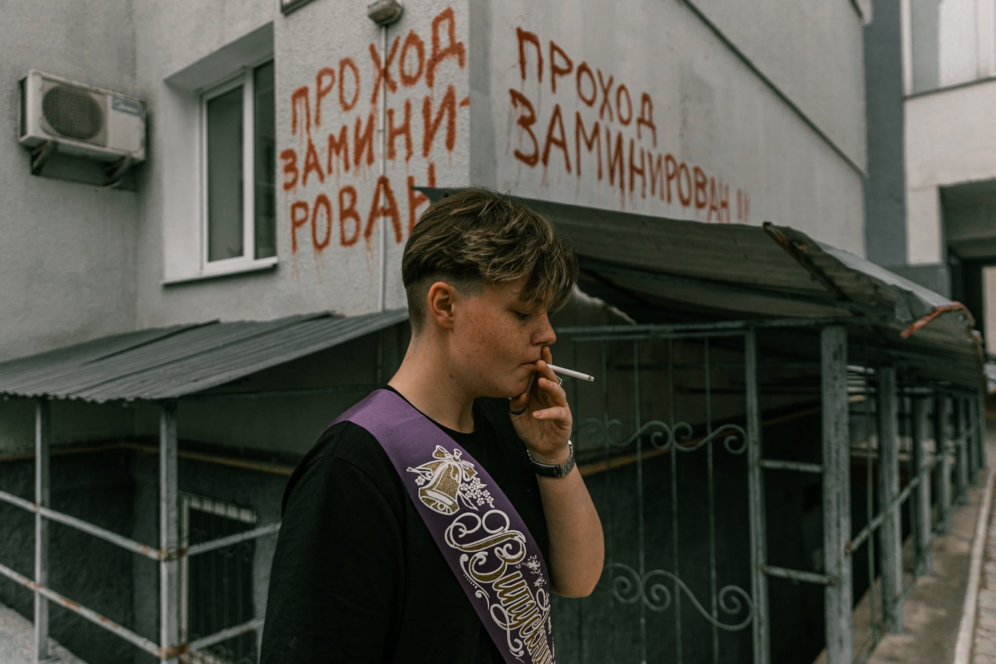 Ukrainian Students Pose for Grad Photos in the Rubble of Their School ...