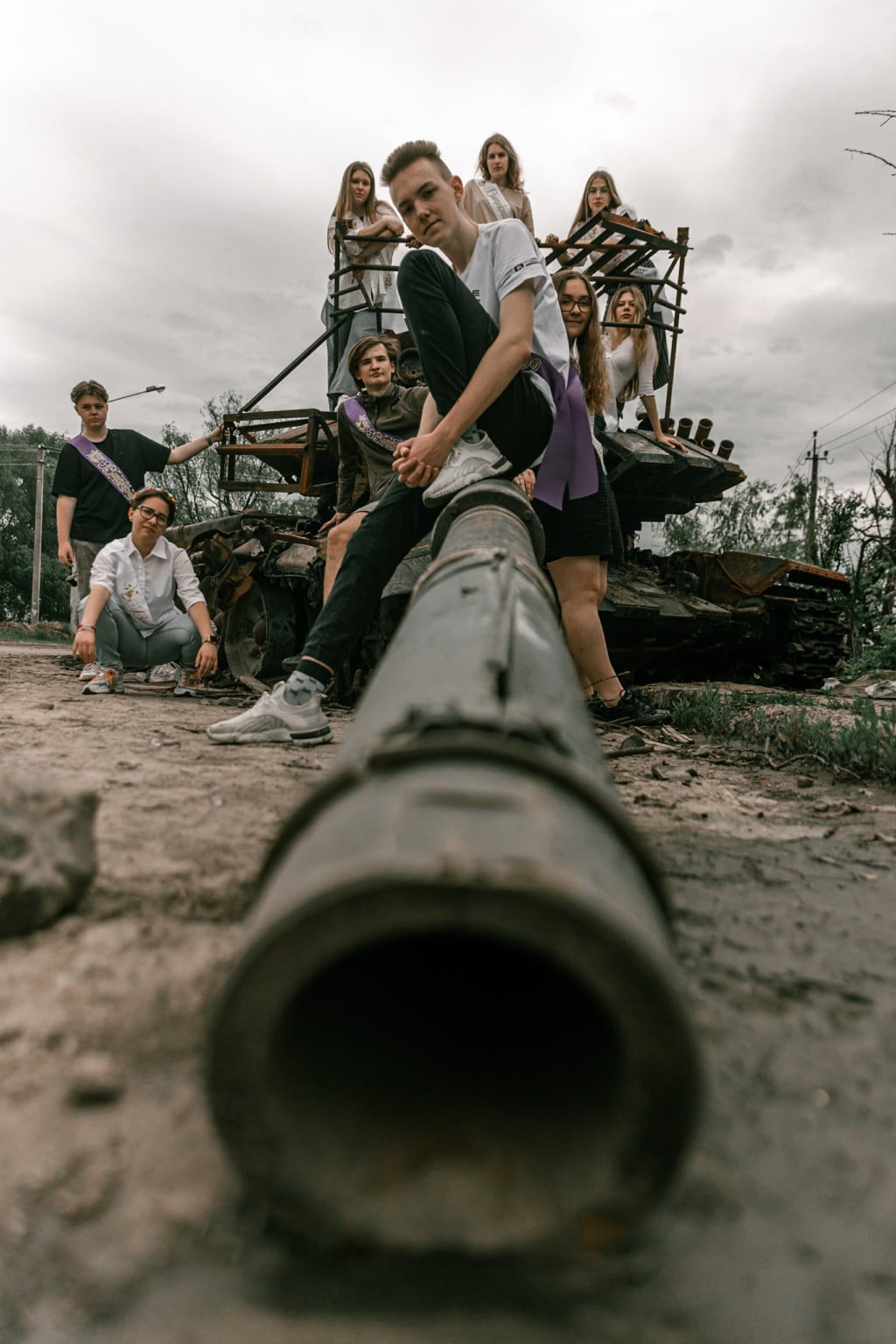 Ukrainian Students Pose for Grad Photos in the Rubble of Their School ...