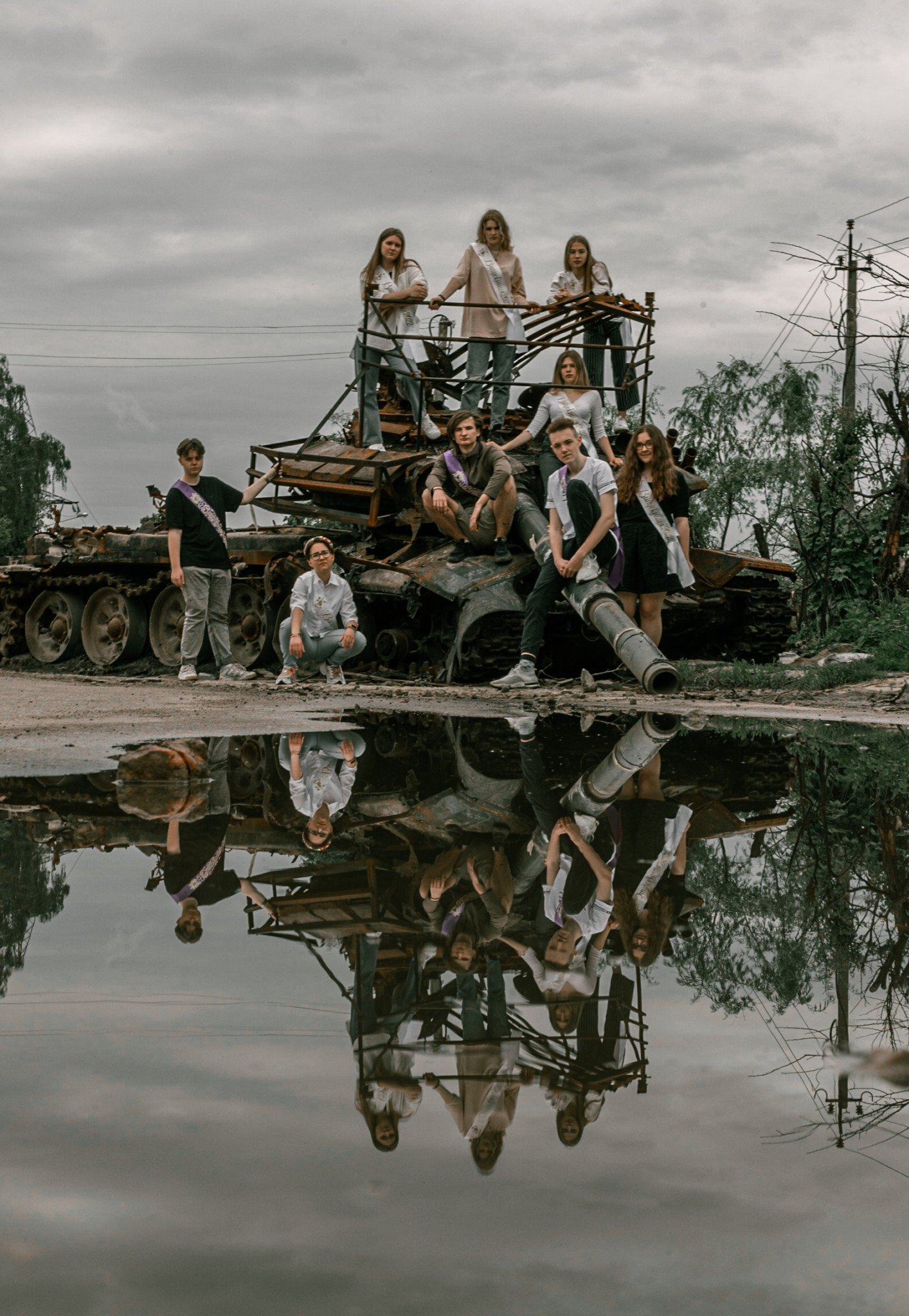 Ukrainian Students Pose for Grad Photos in the Rubble of Their School ...