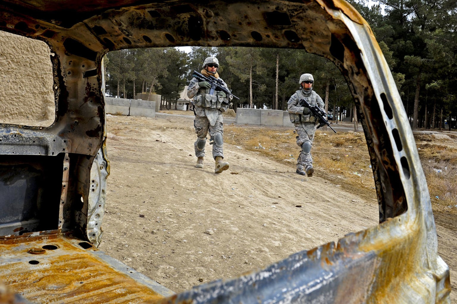 Frame Within a Frame: Natural Framing for Better Photo Compositions ...