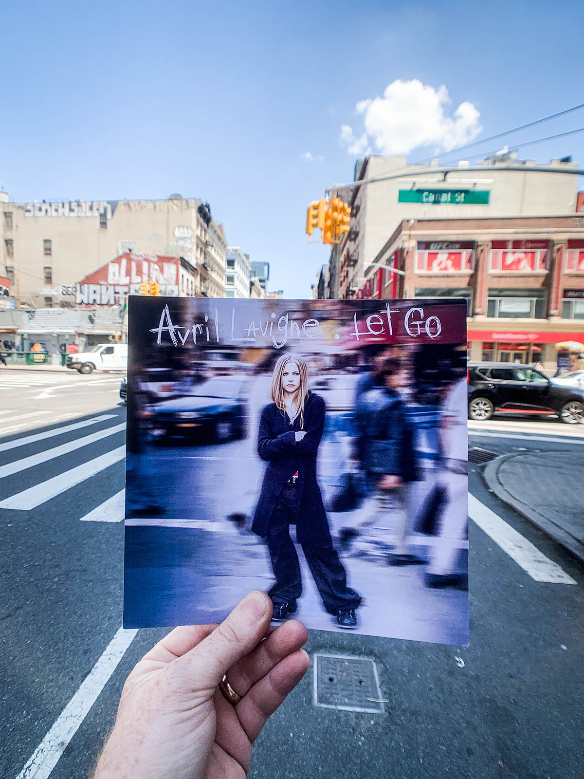 Ikoniske bilder av band og musikere tatt på nytt på deres originale ...