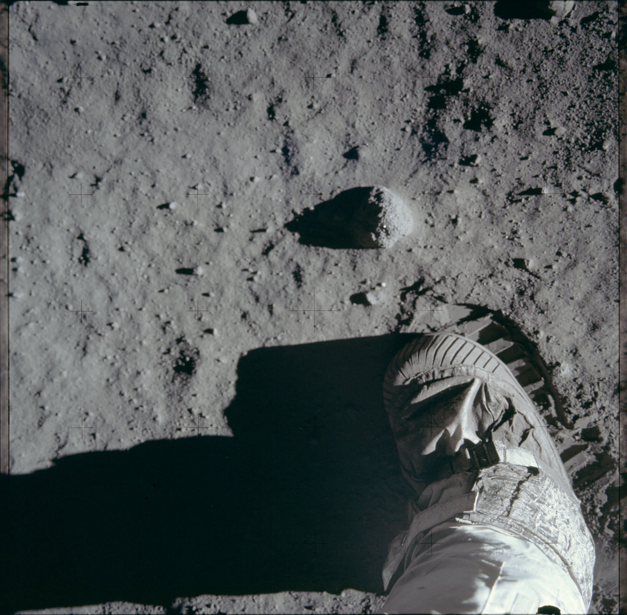 50 'Insane' Facts About The Apollo 11 Lunar Photo Shoot | PetaPixel
