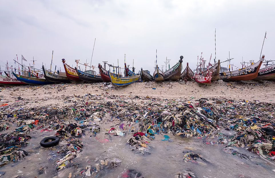 Shocking Photos Show Western 'Fast Fashion' That Pollute African ...