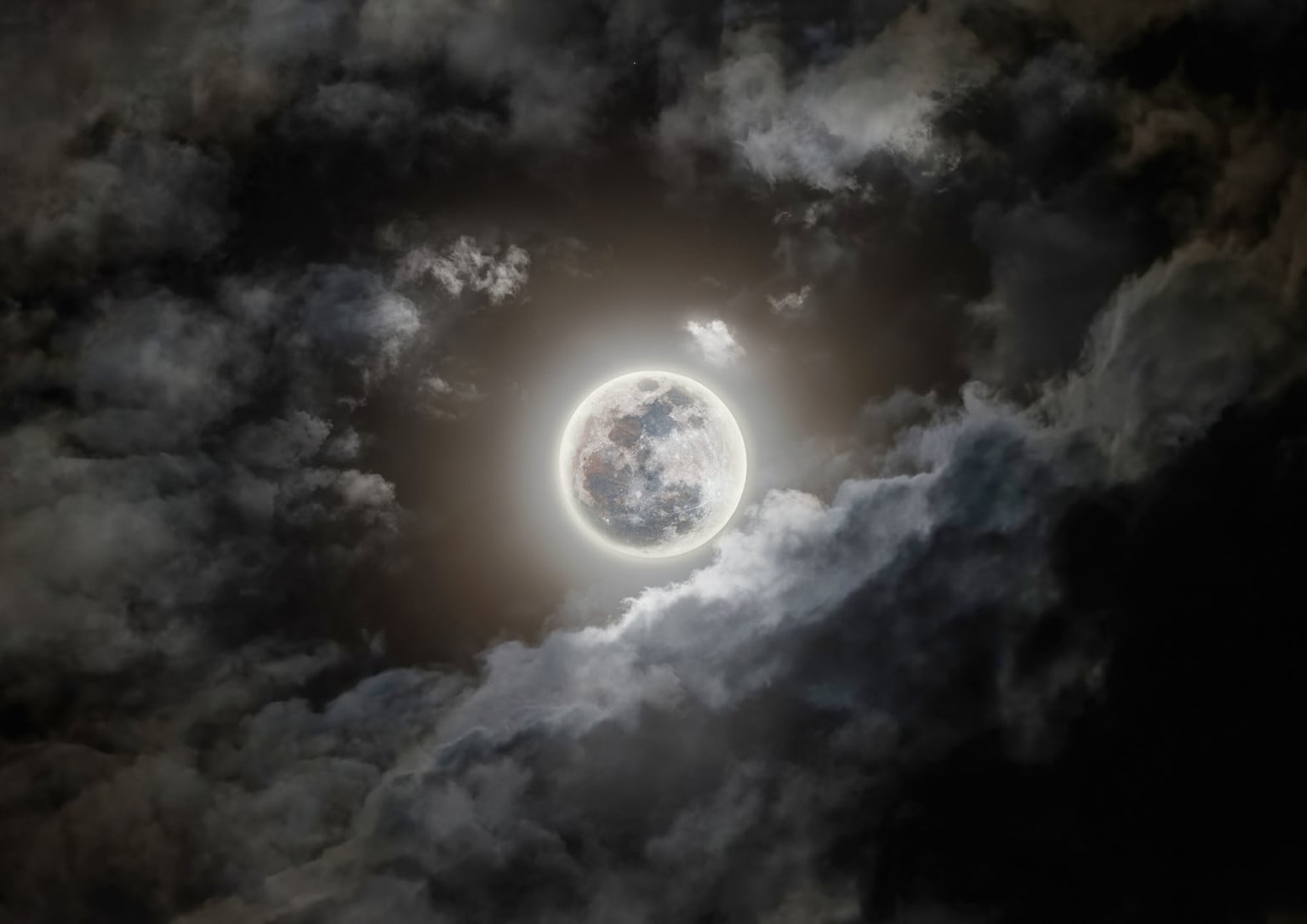 Stunning Photos of July’s Supermoon from Around the World | PetaPixel