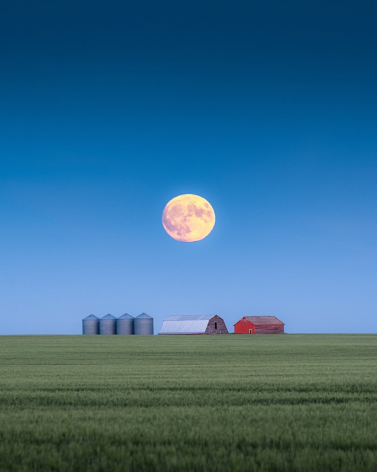 Stunning Photos of July’s Supermoon from Around the World | PetaPixel