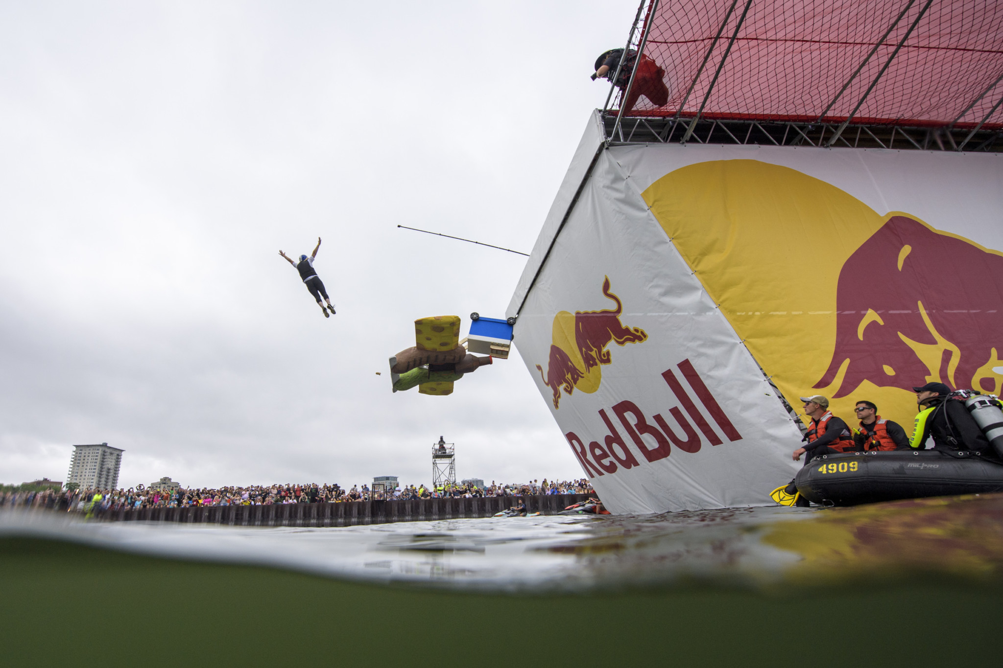 Human-Powered Flying Machines: Scenes from Red Bull's Flugtag | PetaPixel