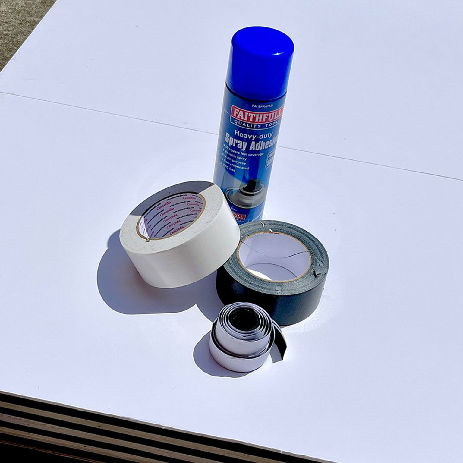 How to Make DIY Foldable V-Flats for Photography Lighting | PetaPixel