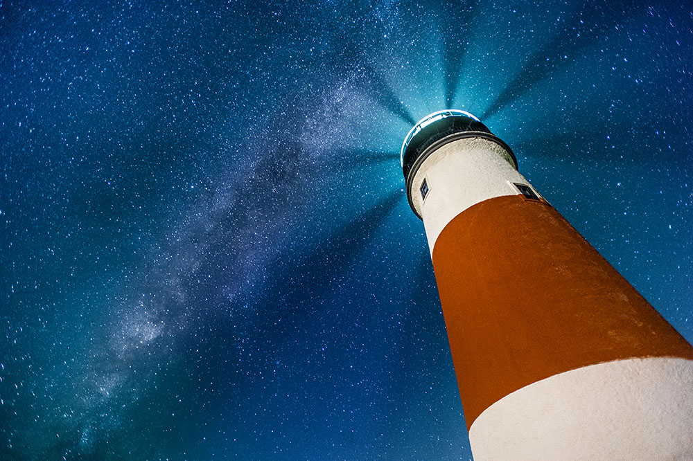 20-Foot Custom Tripod Used to Capture America's Fading Lighthouses ...