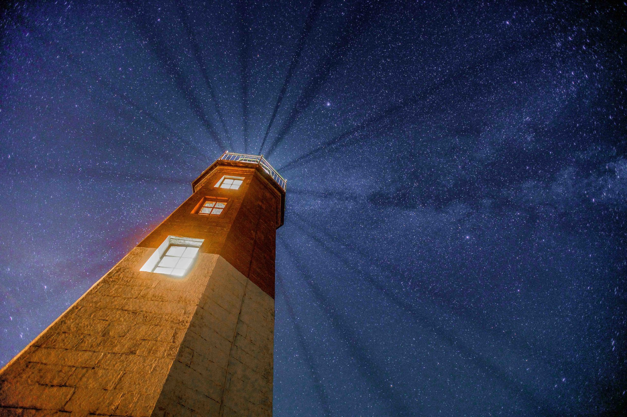 20-Foot Custom Tripod Used to Capture America's Fading Lighthouses ...