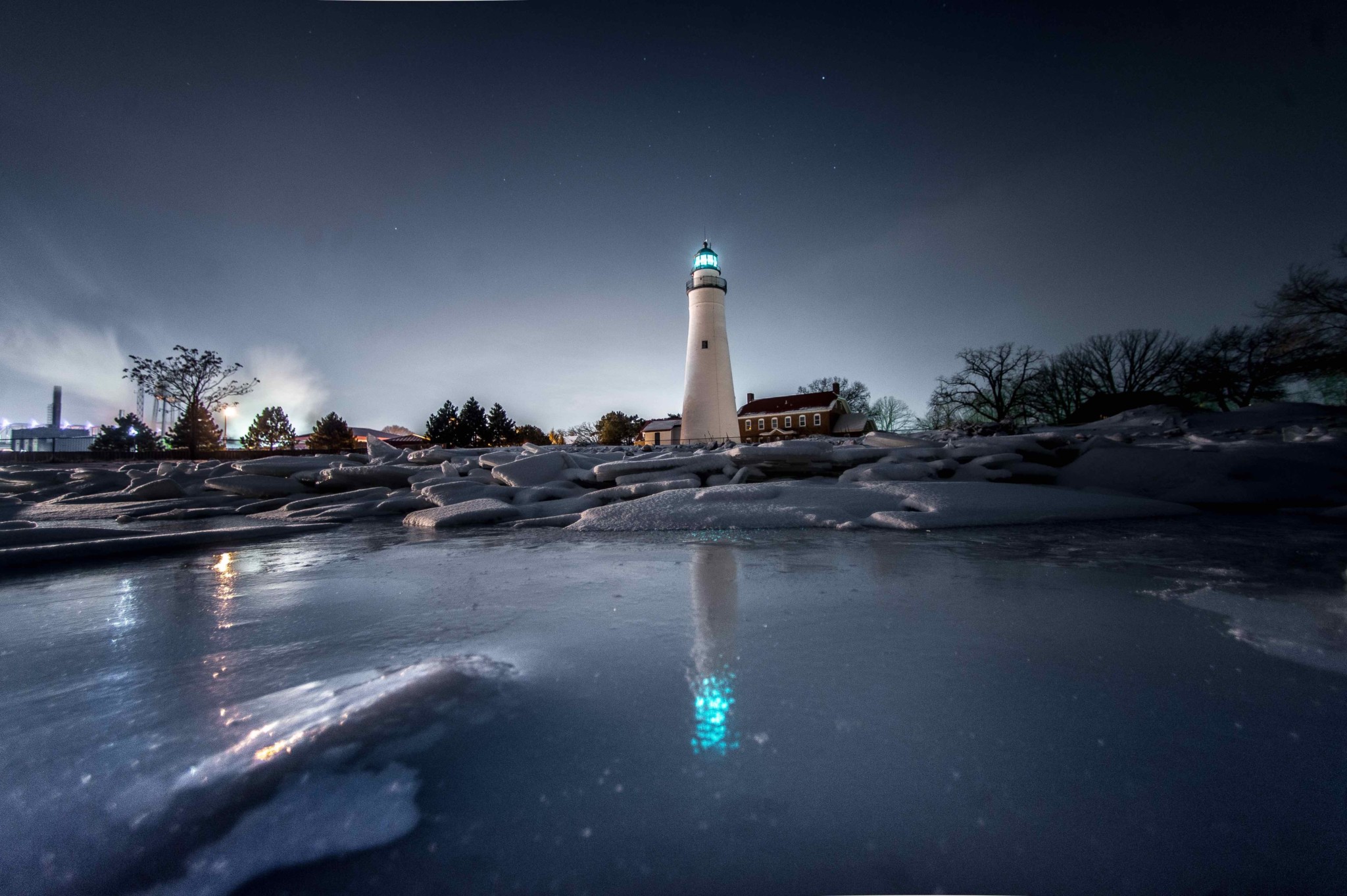 20-Foot Custom Tripod Used to Capture America's Fading Lighthouses ...
