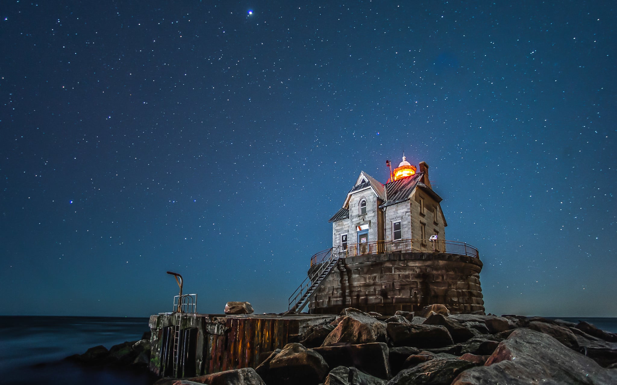 20-Foot Custom Tripod Used to Capture America's Fading Lighthouses ...