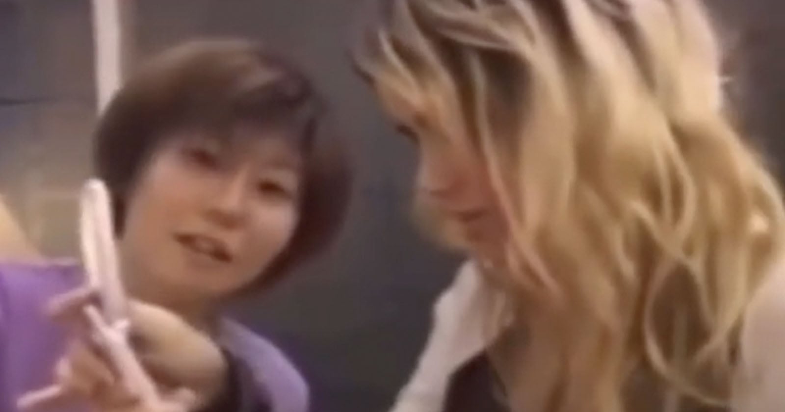 Shakira's Shocked Reaction to Camera Phone in 2001 Shows Tech Progress ...