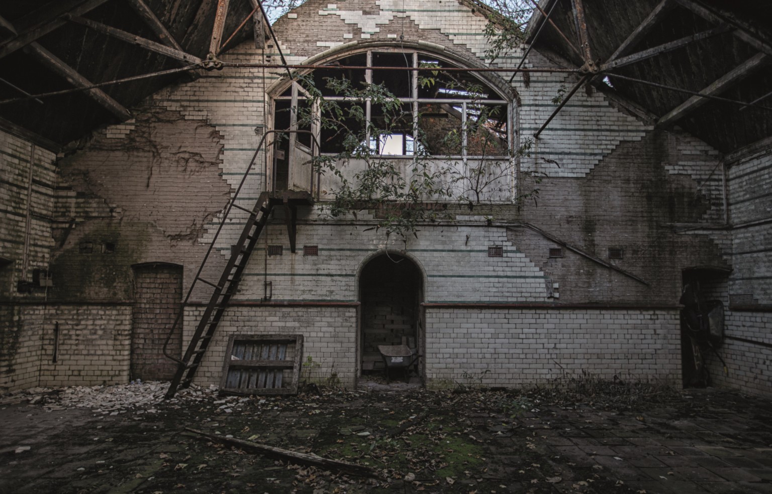 Photographer Captures Britain's Decay From Asylums to Air Bases | PetaPixel