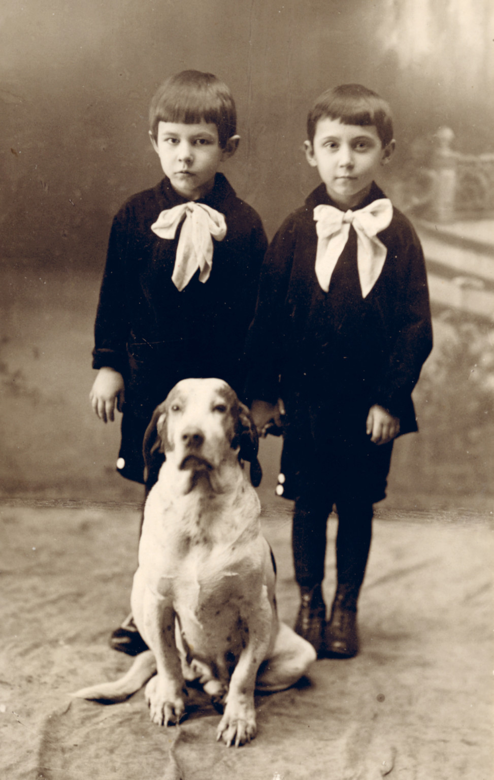 Centuries Old Photographs Show Our Immortal Love of Dogs | PetaPixel